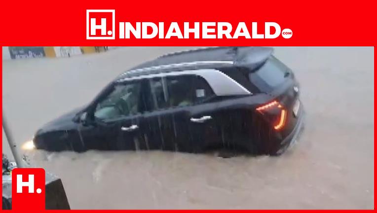 Cars vanish in Gujarat deluge - Heavy Rains and Floods
