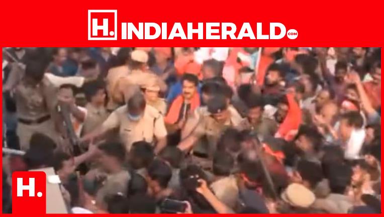 Clash Breaks Out Between LDF, UDF Workers During Roadshow