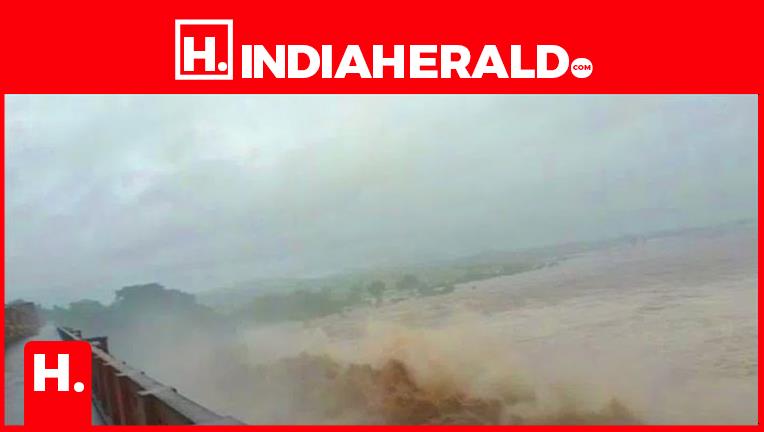 Extremely heavy rains lash Telangana, 650mm in Mulugu; seve