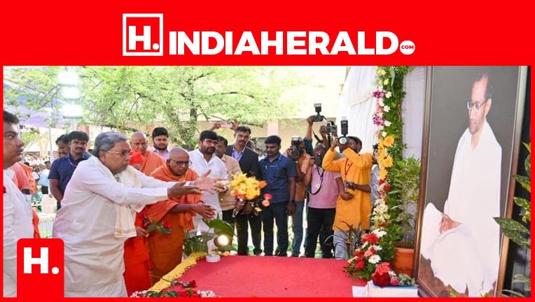 Floral tributes to Siddeshwar Shri from CM Siddaramaiah..