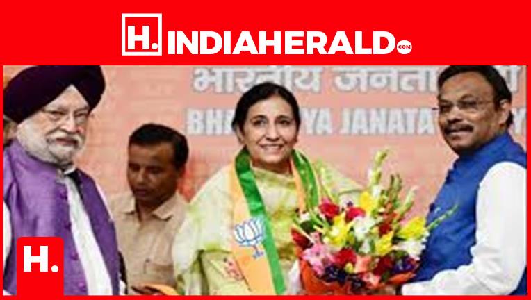 Former IAS officer Parampal Kaur Sidhu joins BJP...