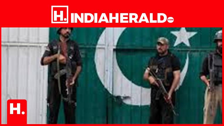 How many encounters does police do every year in Pakistan?