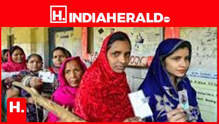 How many girls will vote for the first time in Delhi?