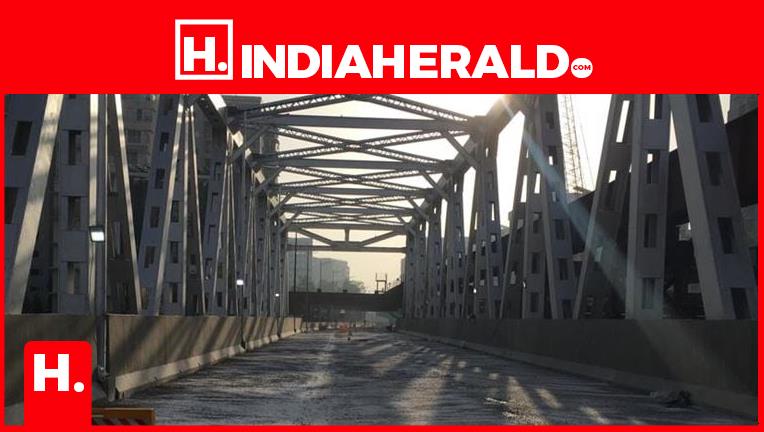 How much did Gokhale bridge cost and which officials were i