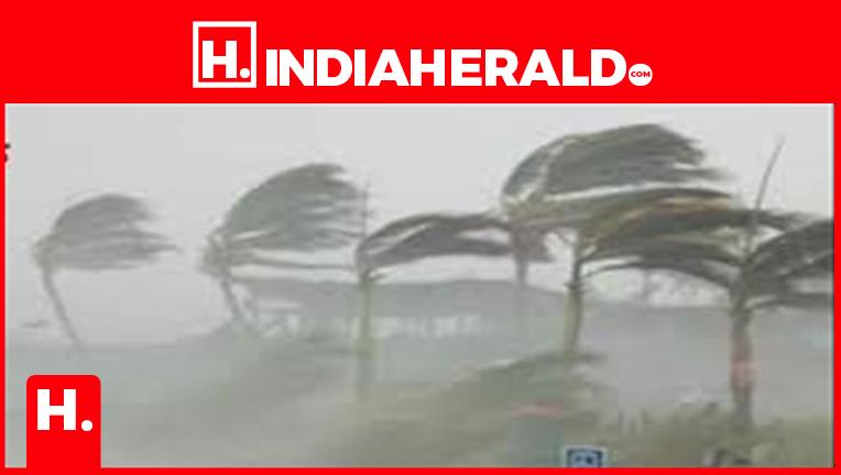 Many types of winds flow in India, know their names