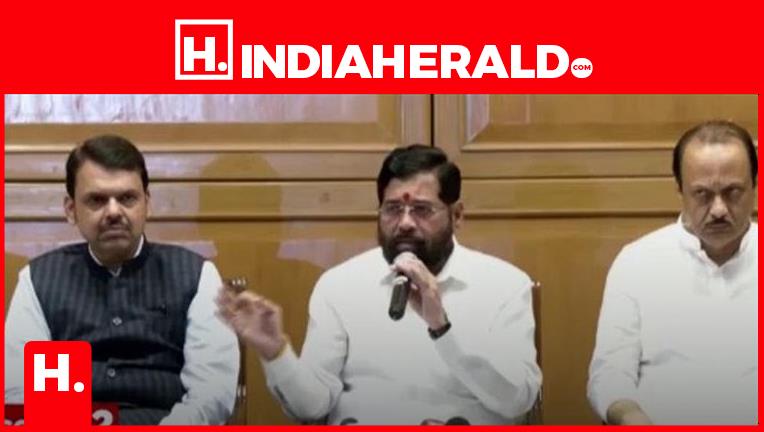 India Alliance vehicle stuck, Aghadi stuck on seats