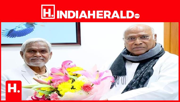 Jharkhand CM Champai Soren met Mallikarjun Kharge in Delhi.