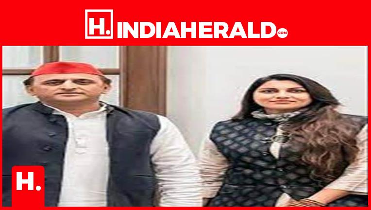 Kajal Nishad reached SP office in Gorakhpur to a warm welco