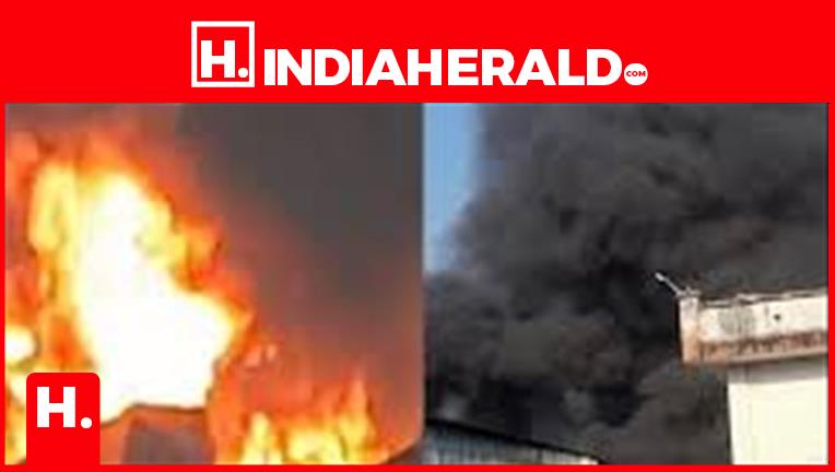 Massive fire in Moradabad plastic factory, breathing diffic