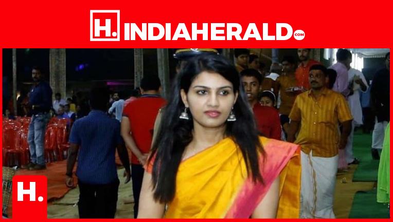 Meet IAS Officer Renu Raj who left Doctor job and cracked U