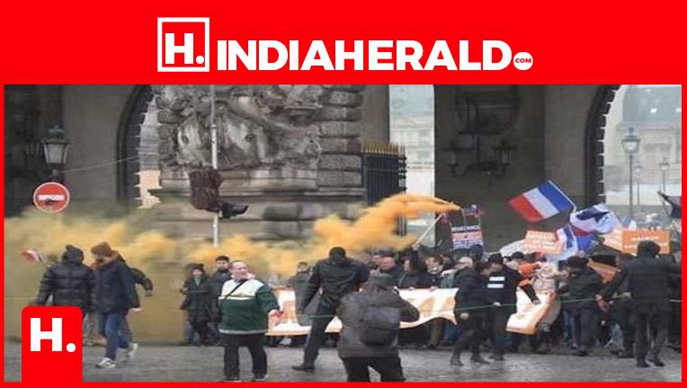 People fighting on the streets ? Encouraging for 3rd world