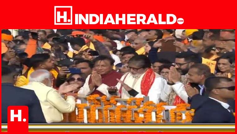 PM Modi reached Amitabh surrounded by crowd in Ram temple?