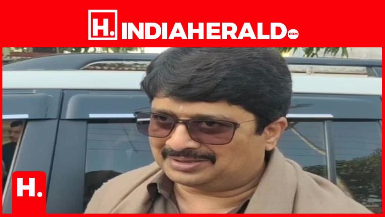 Raja Bhaiya praised Champat Rai performing work of temple c