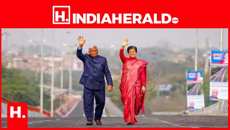 Six lane flyover connecting Apsara Border to Anand Vihar in