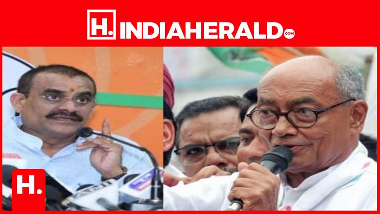 VD Sharma took a dig at the fight between Congress and SP...