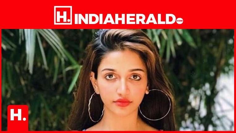 Actress And Model Anaika Soti Hot Sizzling Images