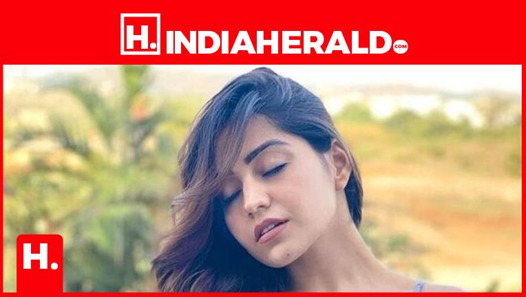 Actress and Model Symran Kaur Hot Sizzling Images