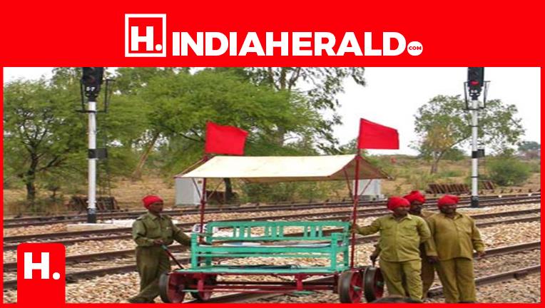 Decoding Khalasi : Roots and Roles.