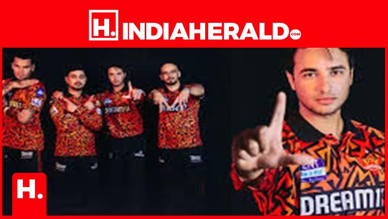 Crowd gathered to get free SRH jersey in IPL 2025