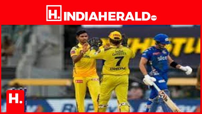 CSK vs MI: Run-scoring hit by MS Dhoni..