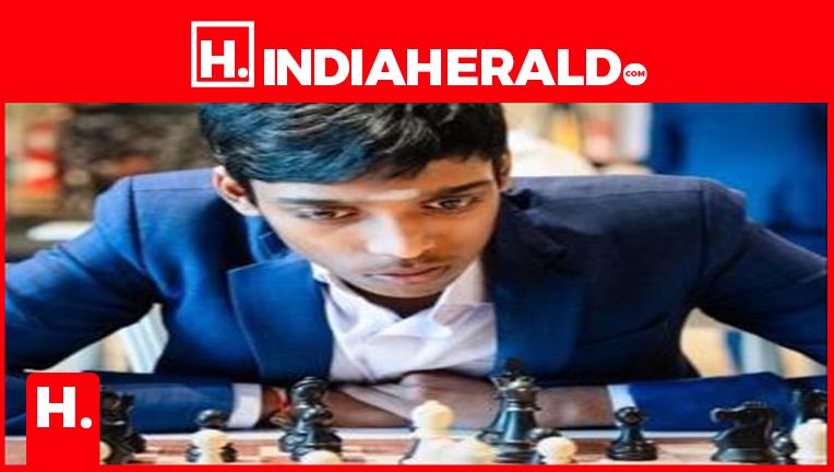 Pragnananda met and greeted Prime Minister Modi..