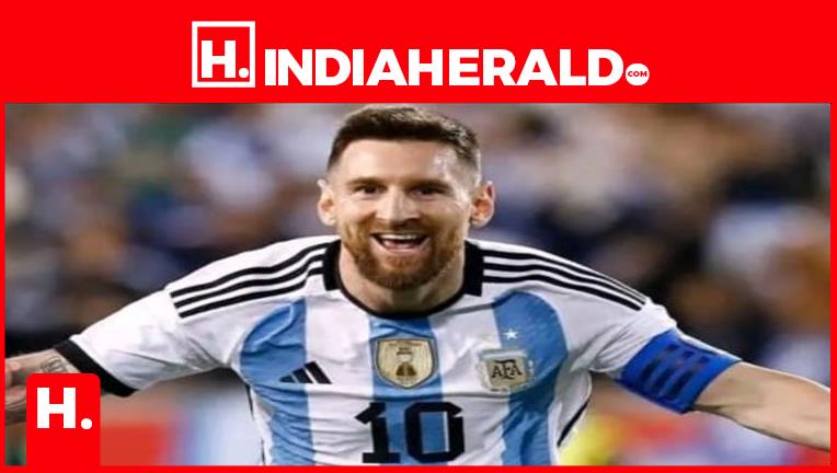 ফের ফিফার বর্ষসেরা পুরস্কার পেলেন মেসি