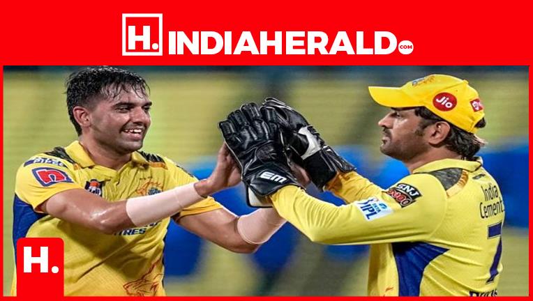 Why is MS Dhoni celebrated as a Universal Leader..