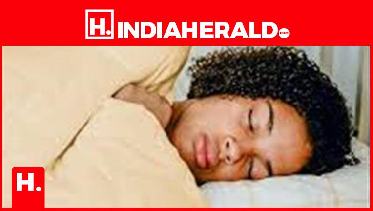 How to Fall Asleep Quickly: 20 Doctor-Approved Tips for