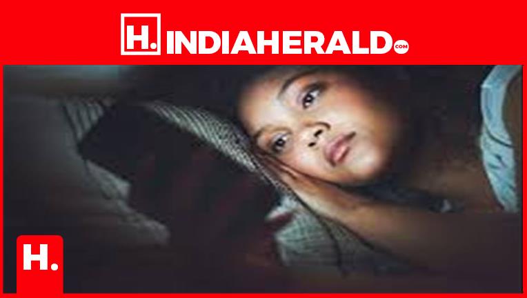 A woman lost her sight due to smartphone vision syndrome...