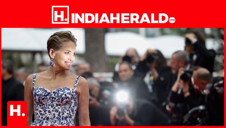 Actress s clothes suddenly fall off in film festival