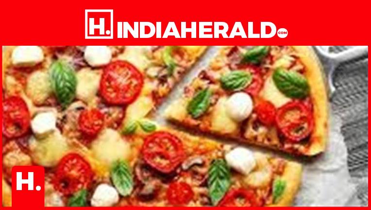 An easy homemade pizza recipe you may whip up quickly with