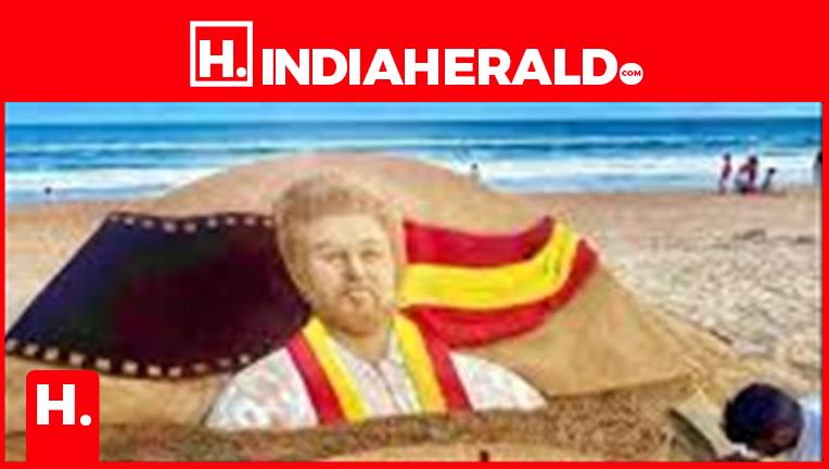 Children Write Chief Minister Vijay’s Name on Beach Sand, E