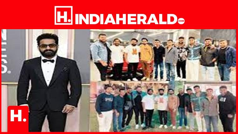 Indian players took photos with the RRR hero..