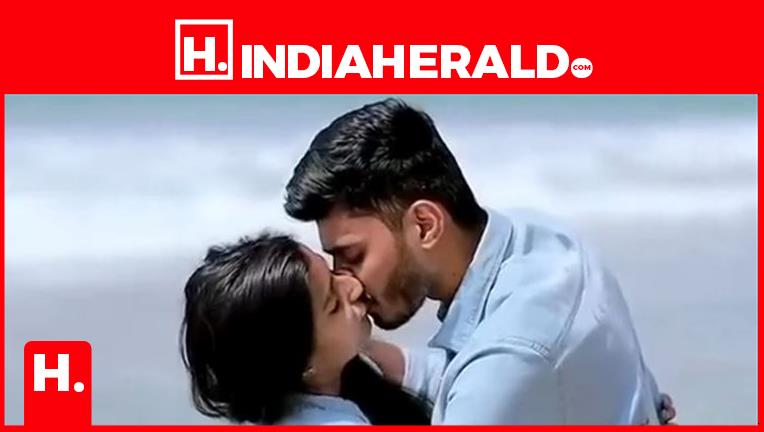 Lip Kiss in Public Beach - Telangana Girl and Boy VIDEO goe