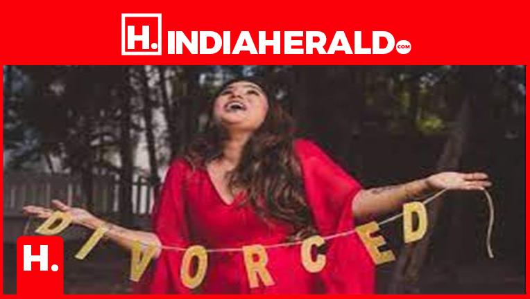 Trending divorce photoshoot: Freedom from Husband..