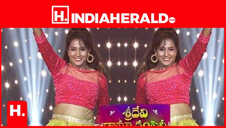 Video: Vizag Lady Conductor’s Dance Is Going Viral