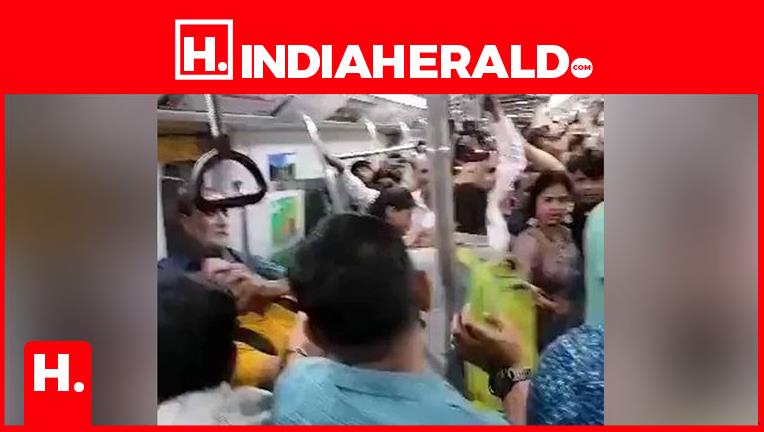 Viral Video - Two Men Fighting Inside Metro Train
